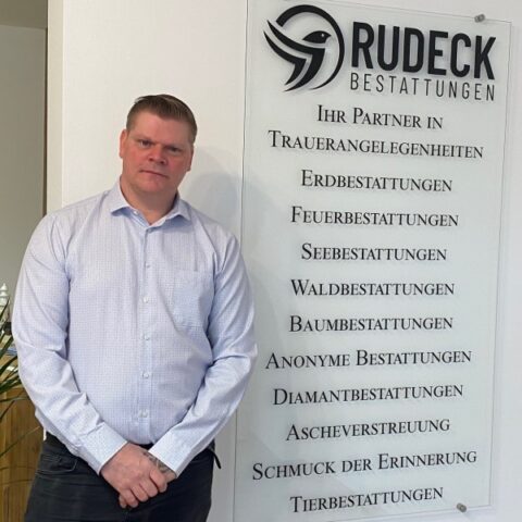 Bestatter in Essen | Rudeck Bestattungen » 24h für Sie da